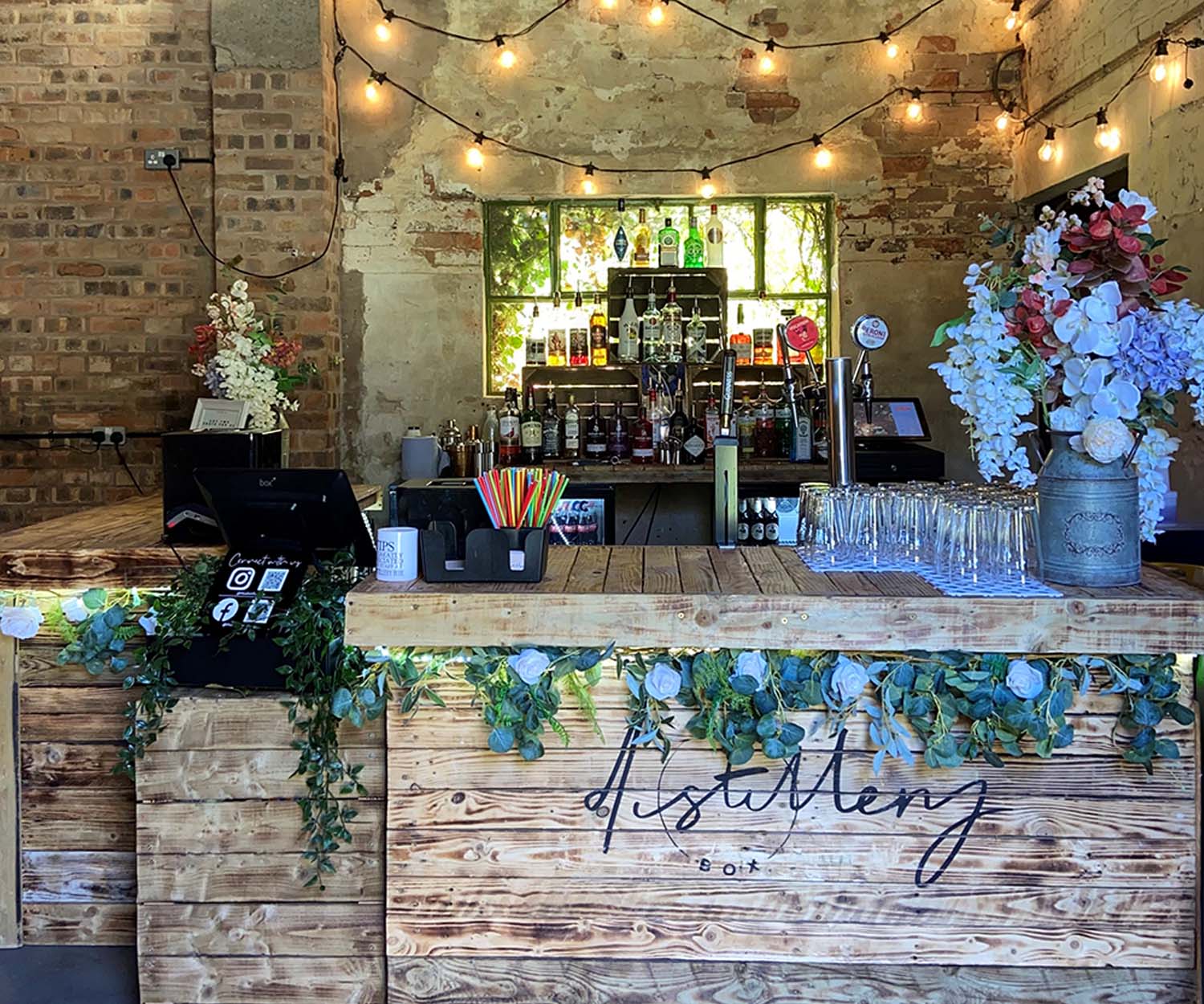 What we offer | The Distillery Box | The mobile bar with a touch of ...